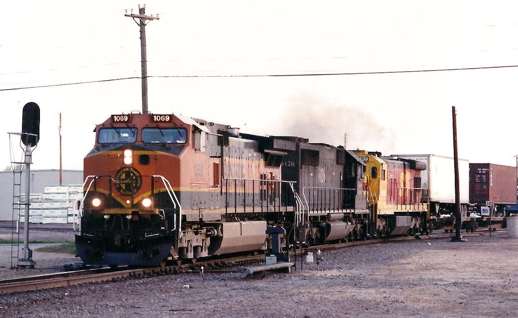 BNSF 1069